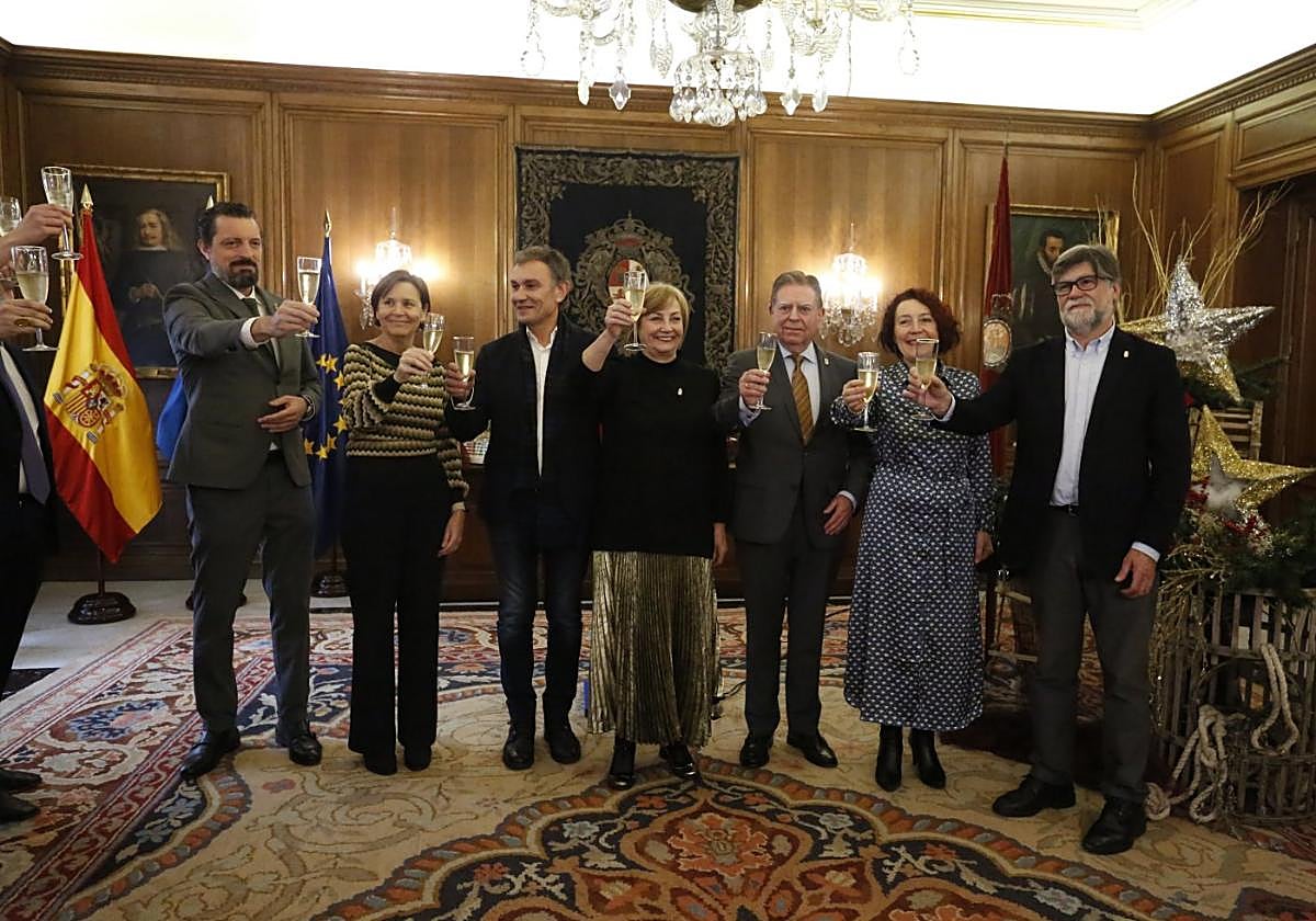 Los alcaldes reivindican el área metropolitana central en el brindis ...