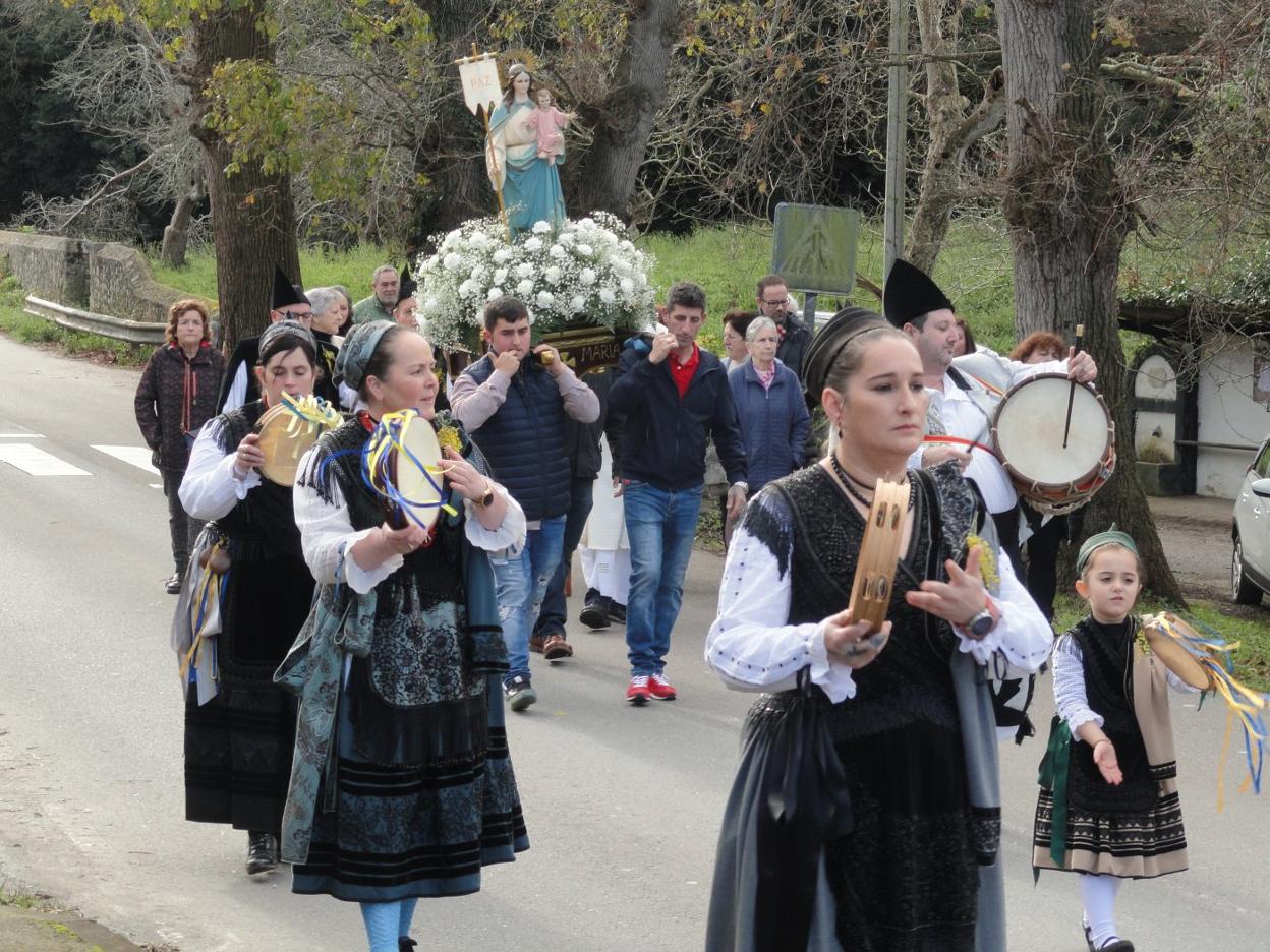 Bricia vence al mal tiempo y celebra al sol la fiesta en honor a la ...