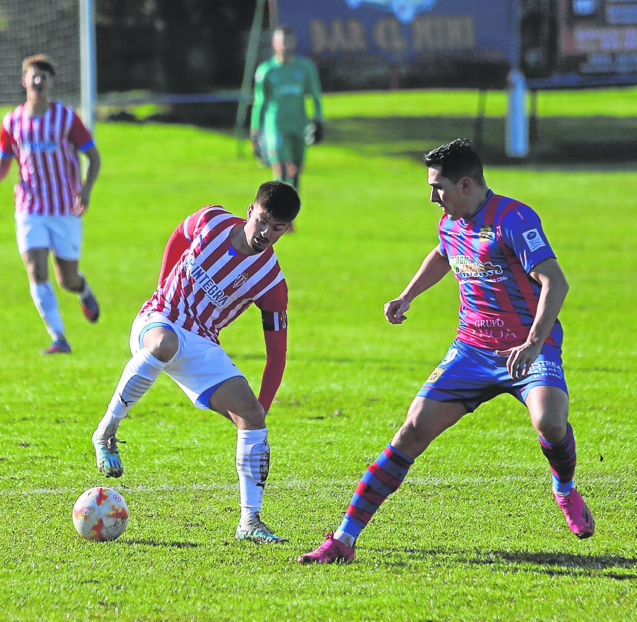 El filial sufre en su visita al colista | El Comercio: Diario de Asturias