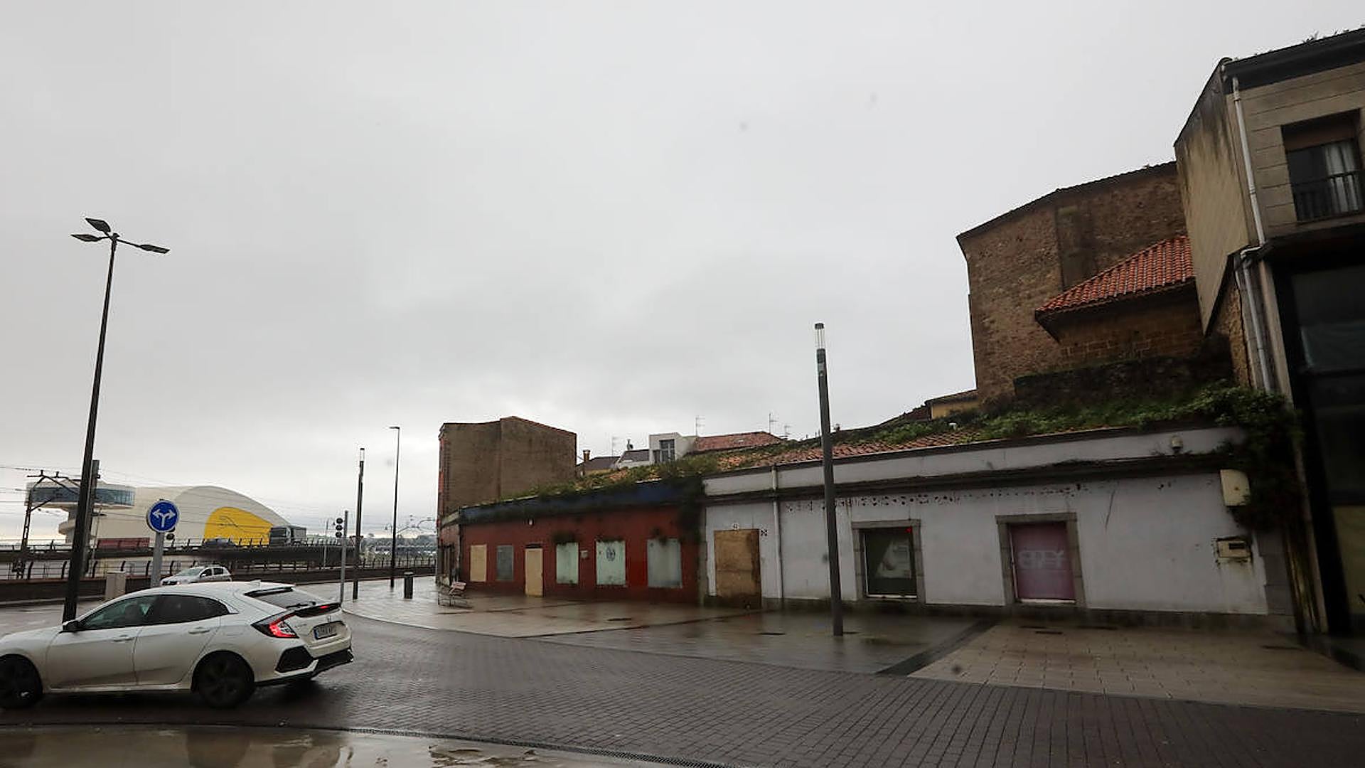 El primer paño de la muralla medieval de Avilés recuperado se podrá ver ...