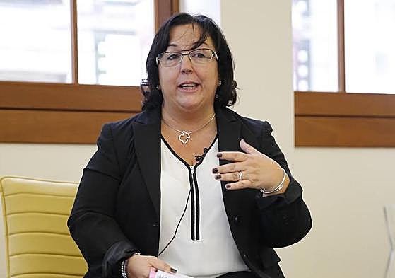 La Guardia Civil premia a la periodista de EL COMERCIO Chelo Tuya por ...