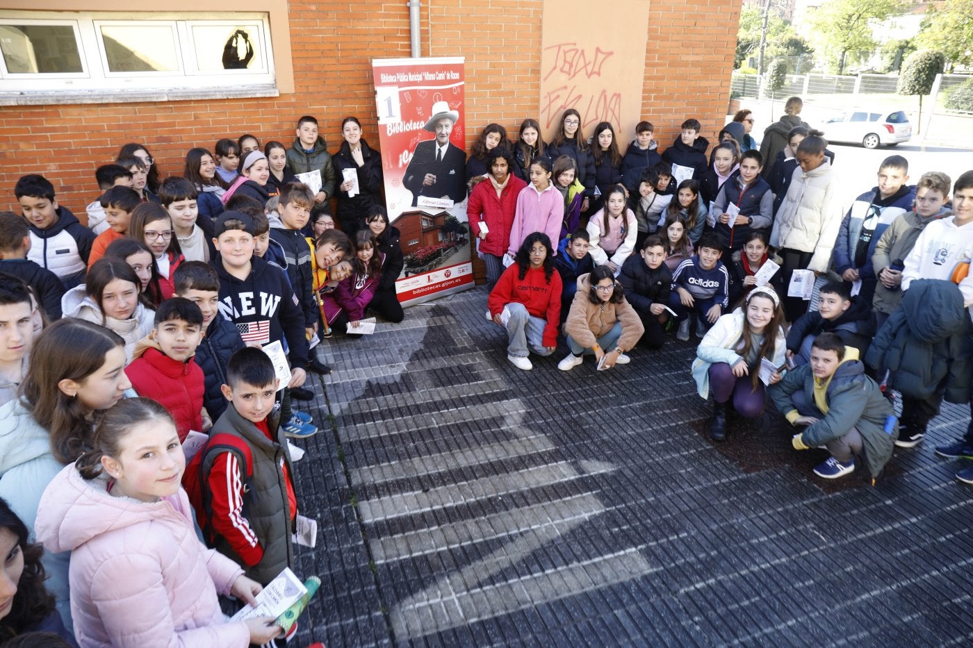 Los niños de Roces buscan la huella de Alfonso Camín | El Comercio: Diario de Asturias