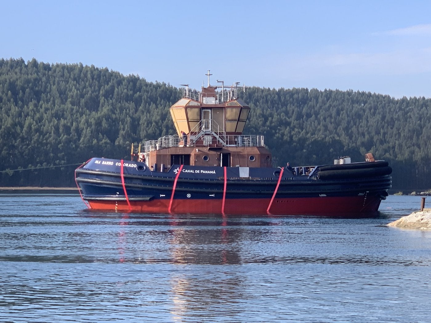 Armón bota en Navia el primer remolcador de los diez encargados por el Canal de Panamá | El ...