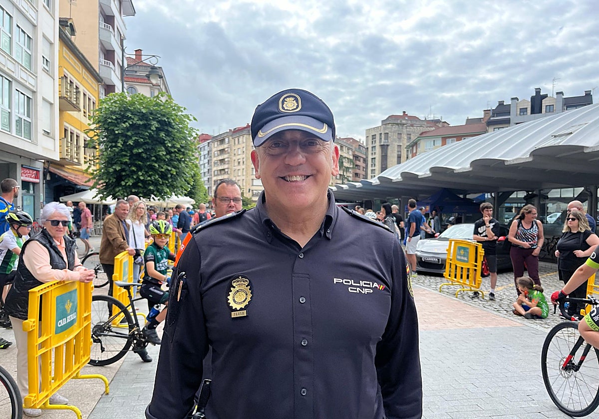 El jefe de la Policía Nacional de Siero, Manuel Alberto Aragón, premio ...