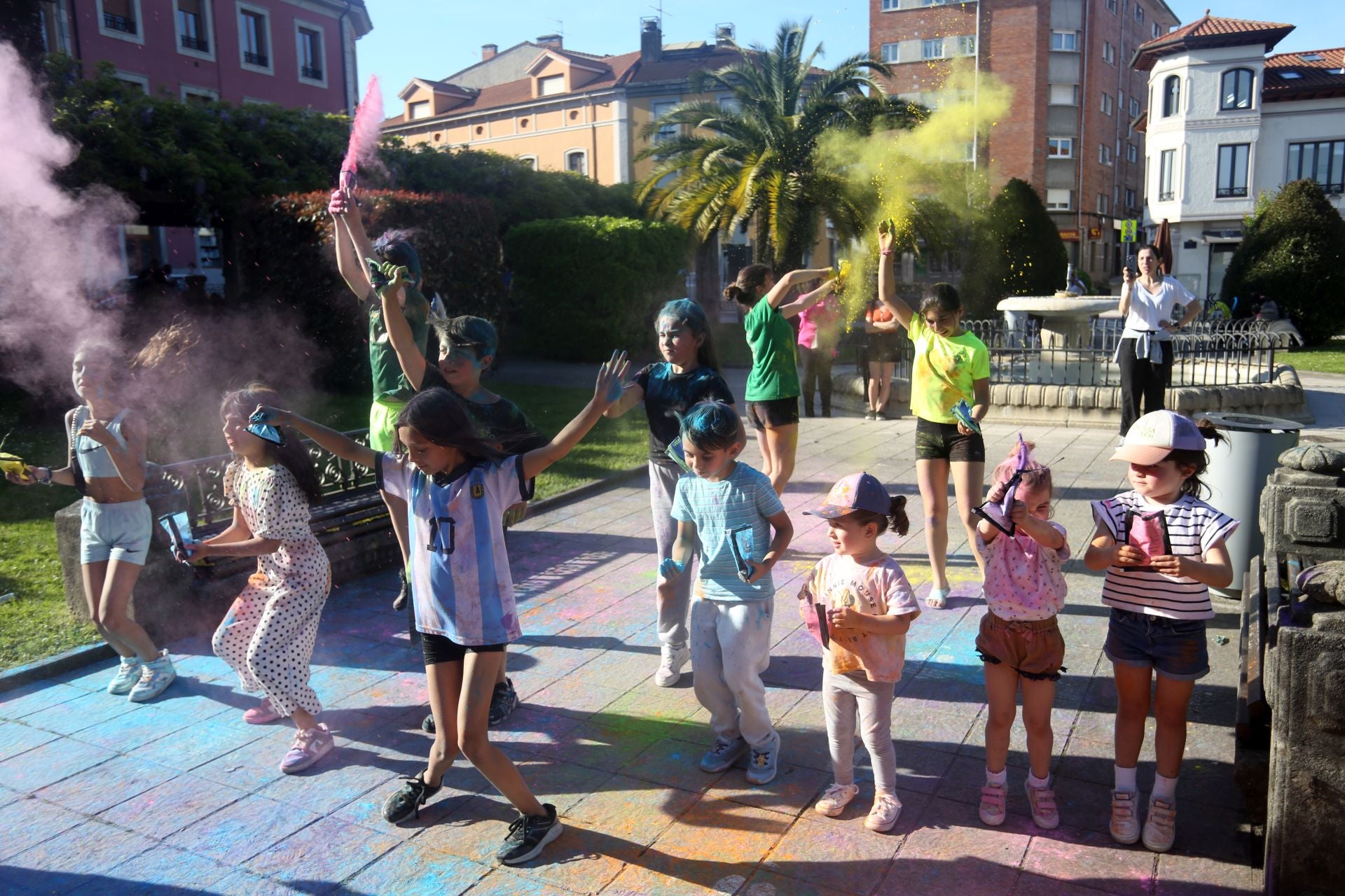 Fiesta de colores contra el apagón: Noreña celebra su Holi Party | El ...