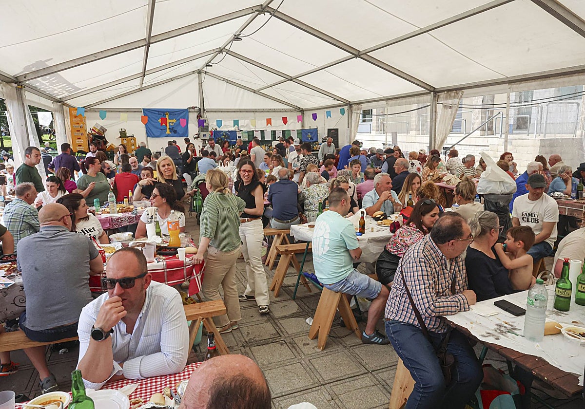 Más de 550 raciones de fabada en la Comida Popular de Lugo de Llanera ...