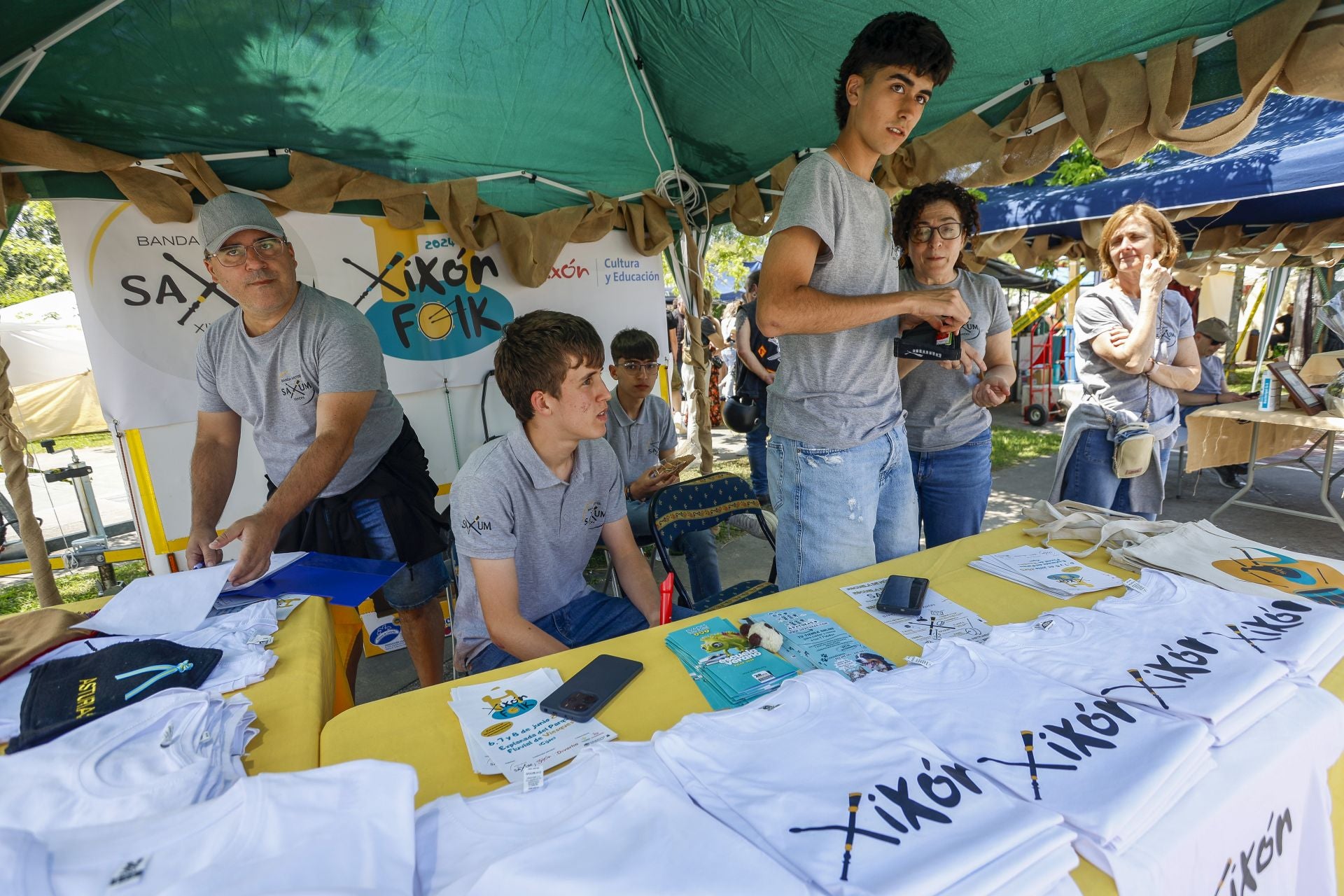 El Xixón Folk da la bienvenida al verano en Viesques | El Comercio ...