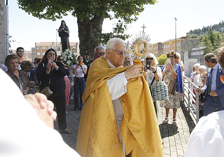 El Padre Ángel, en Avilés: «La soledad no se cura con pastillas, se ...