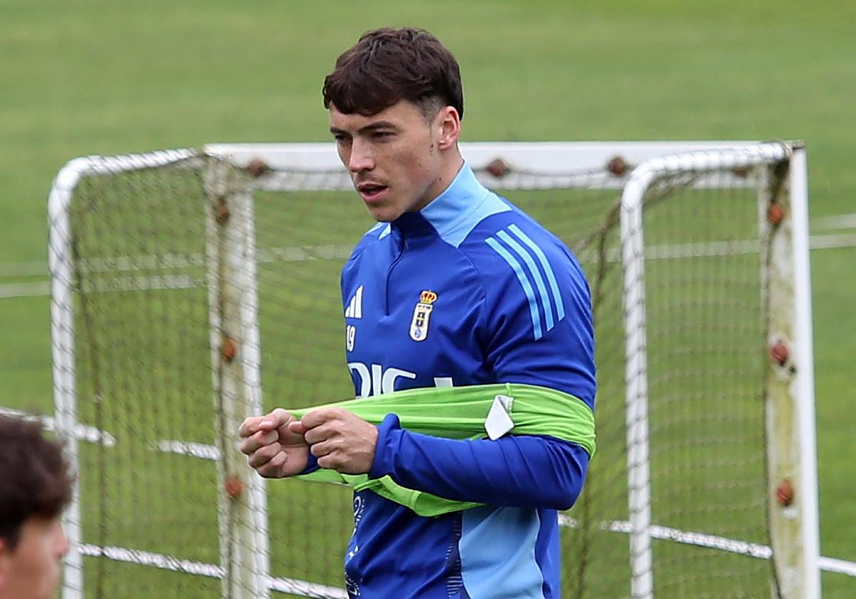 Fede Viñas se perderá dos partidos con el Real Oviedo por la roja en ...