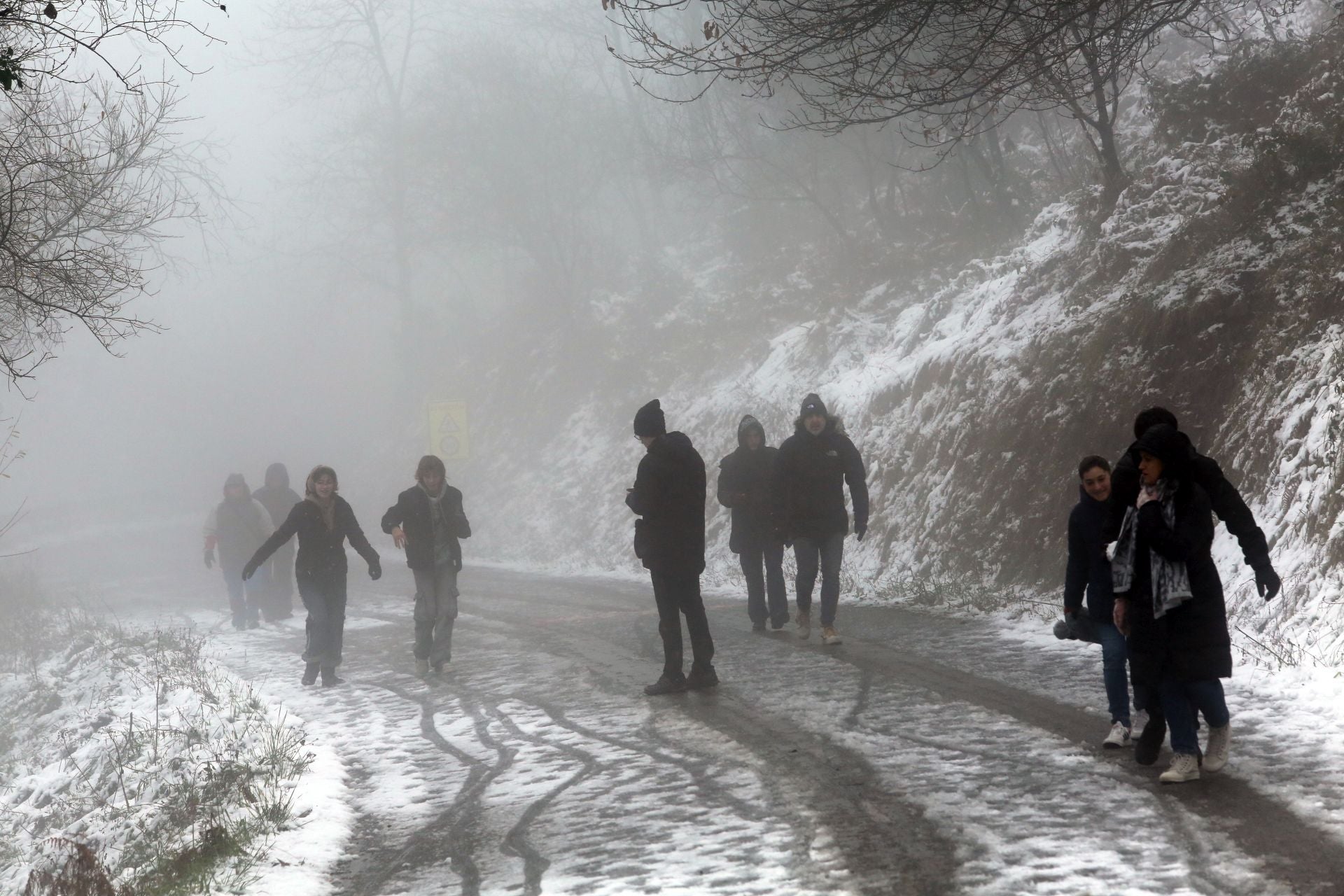 La nieve llega al monte Naranco: la estampa que conquista a los ...