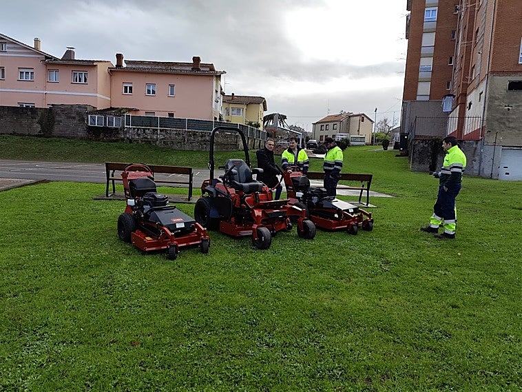 Corvera suma tres nuevas segadoras para mejorar el mantenimiento de ...