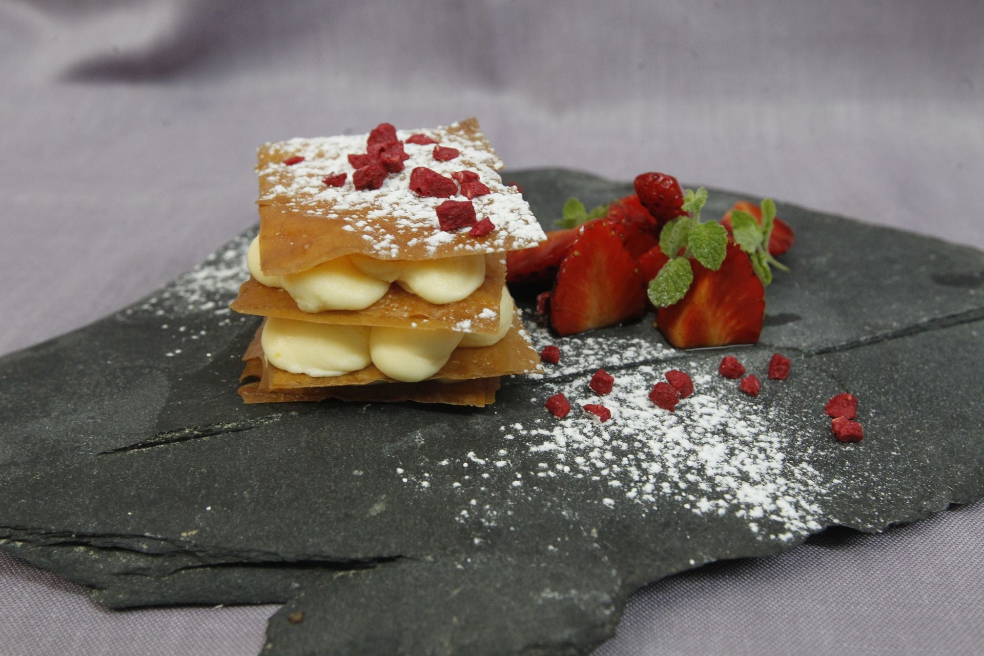 Receta: milhojas de mascarpone de fresas y aceto balsámico | El ...