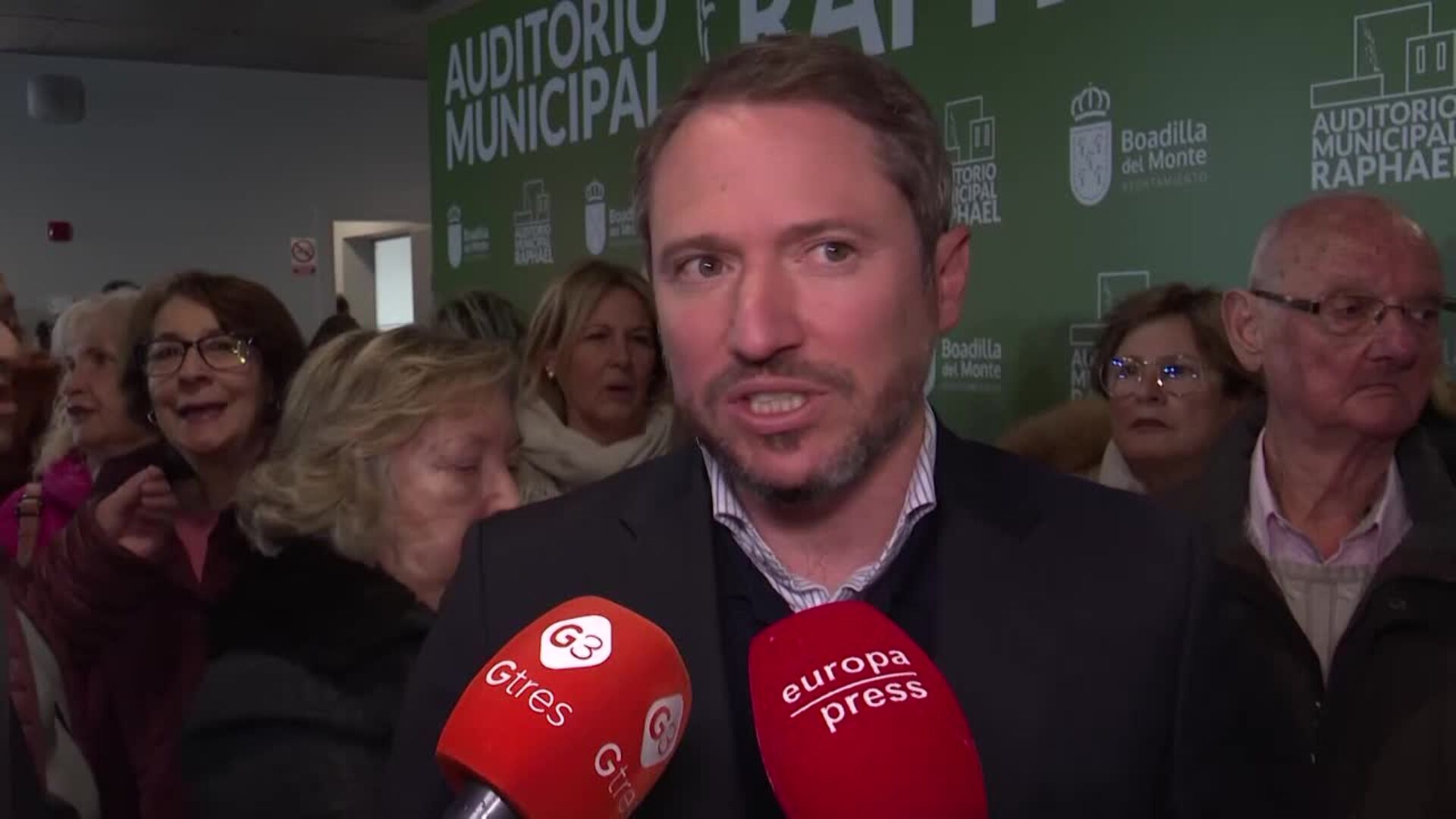 Raphael, arropado por toda su familia y amigos en un reconocimiento ...