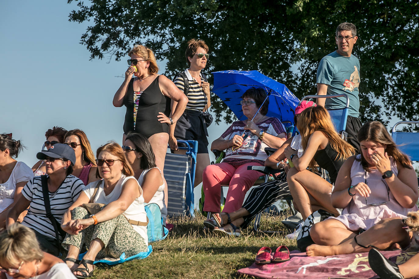 Fotos: 'El piano del lago' flota en Landa | El Correo