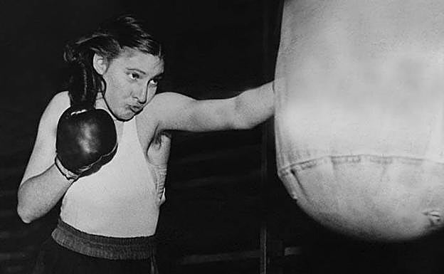 Barbara Buttrick, la pionera inglesa del boxeo femenino que sigue dando ...