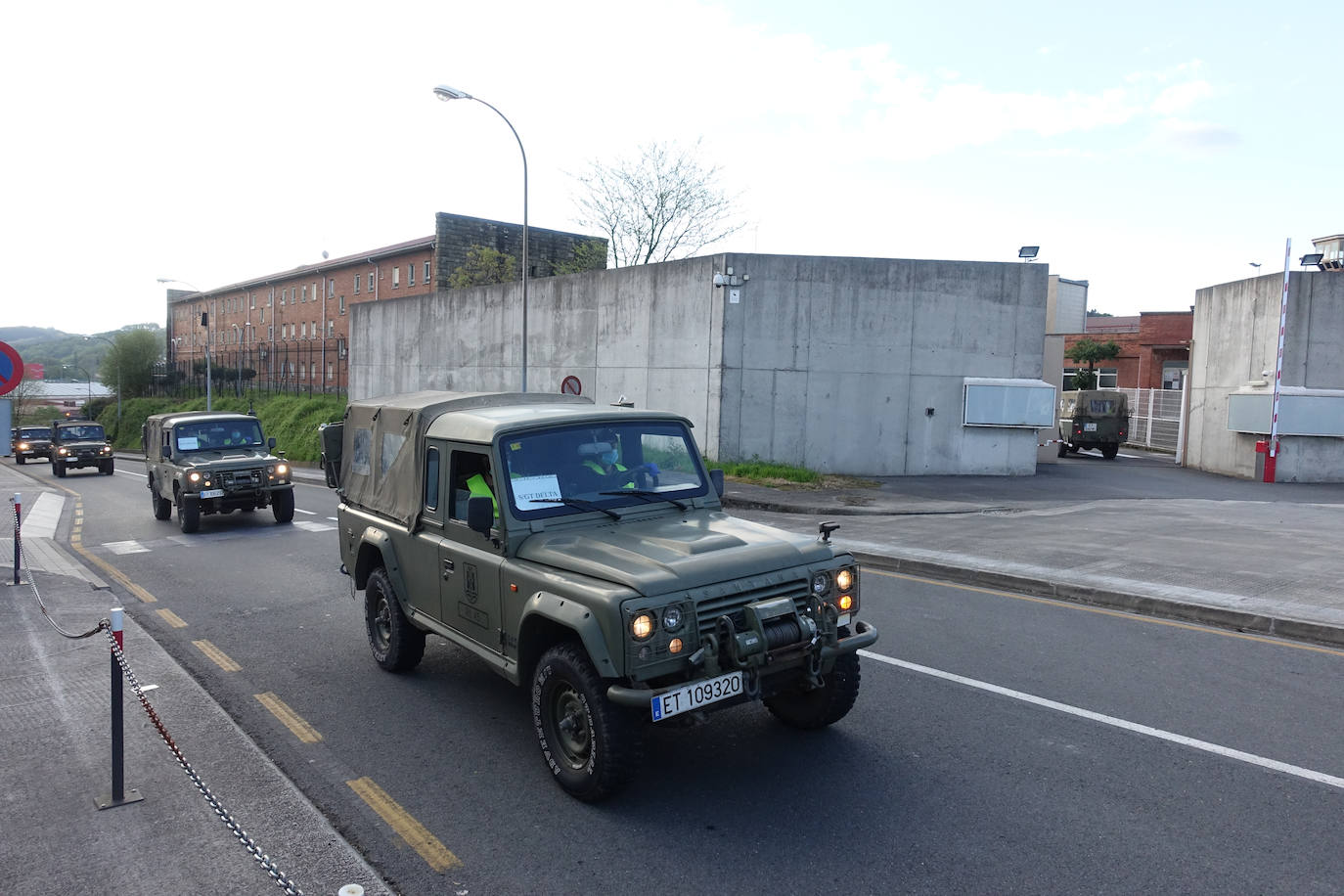 Fotos: El Ejército desinfecta la cárcel de Basauri | El Correo