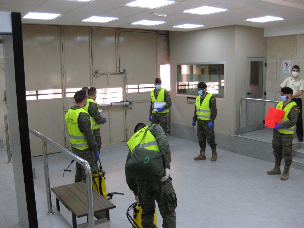 Fotos: El Ejército desinfecta la cárcel de Basauri | El Correo