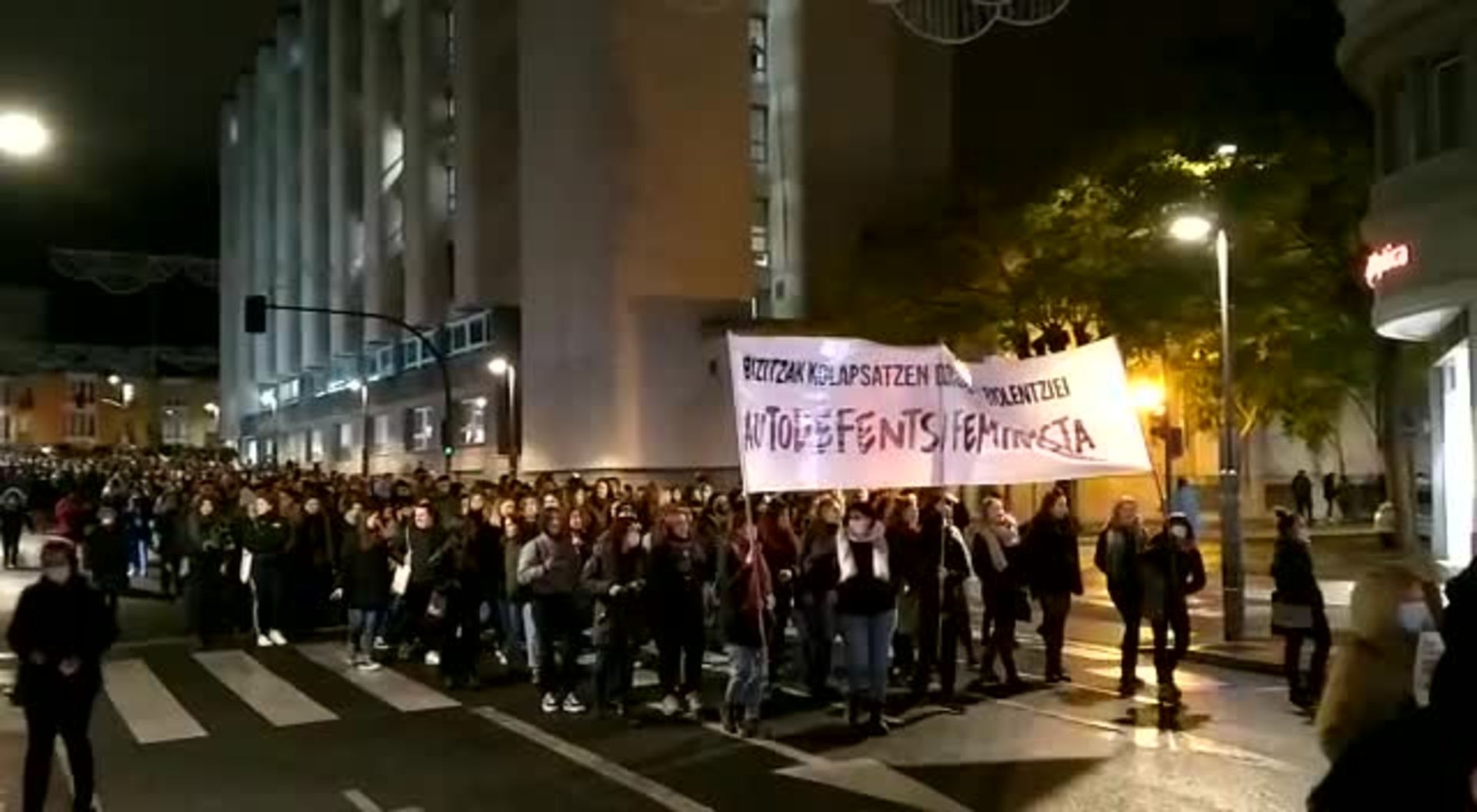 Miles De Personas Se Manifiestan En Vitoria Por La Eliminación De La