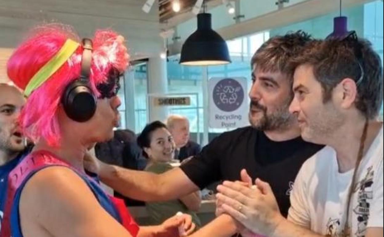 Estopa: La sorpresa de Estopa a un fan en su despedida de soltero | El ...