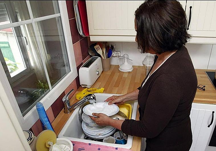 La nueva ayuda de 480 euros para amas de casa: cómo solicitarlo | El Correo