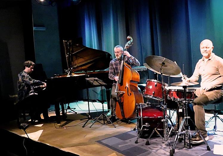 Tony Saigi con los ojos cerrados | El Correo