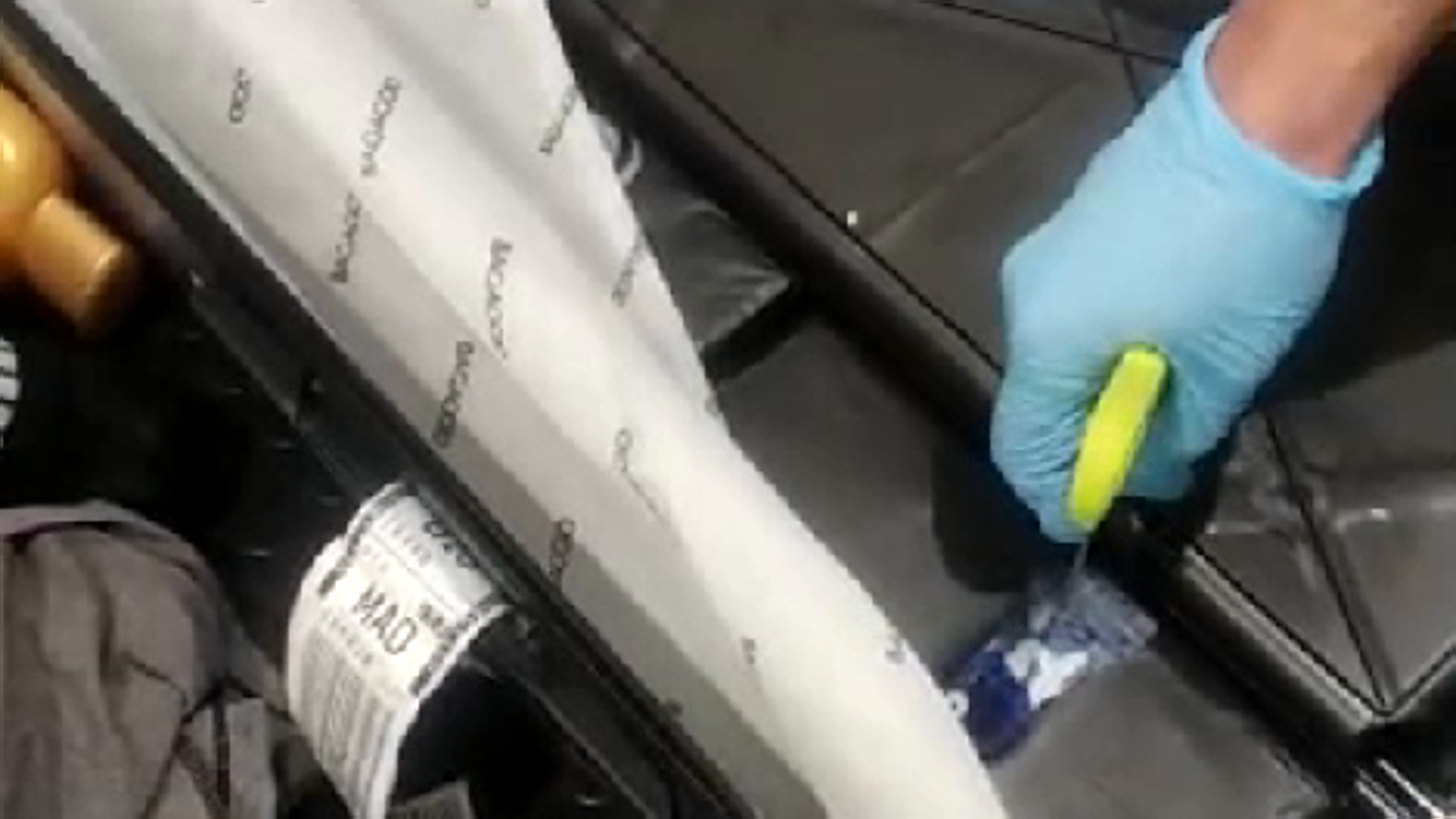 Hallan 4 kilos y medio de cocaína en el fondo de una maleta en el ...