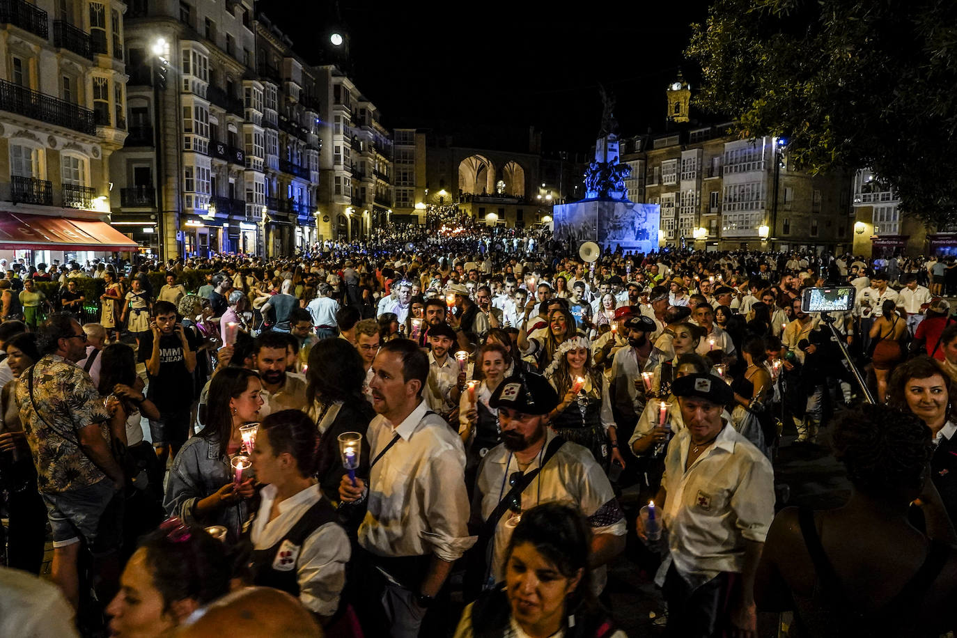 Vitoria da carpetazo a una de las fiestas «más multitudinarias de los ...