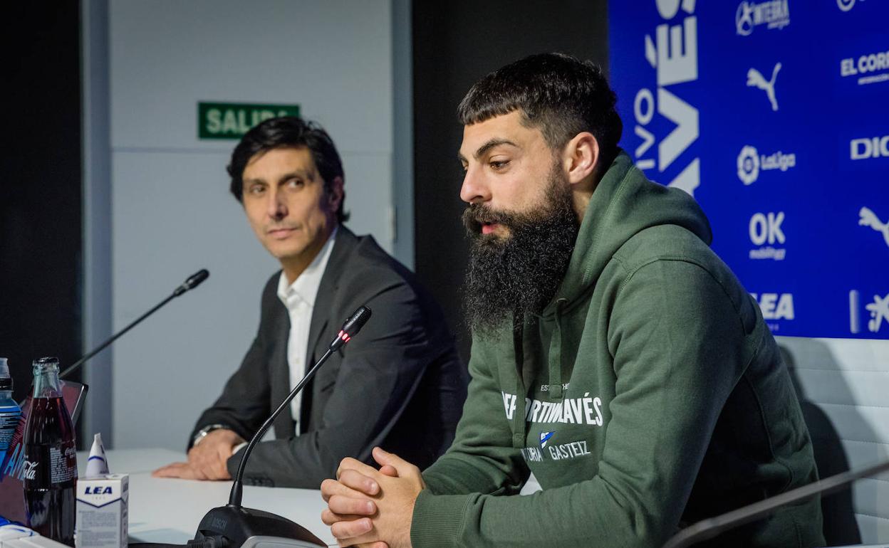 Sergio Fernández habla de su futuro en el Alavés: «Estaré aquí mientras ...