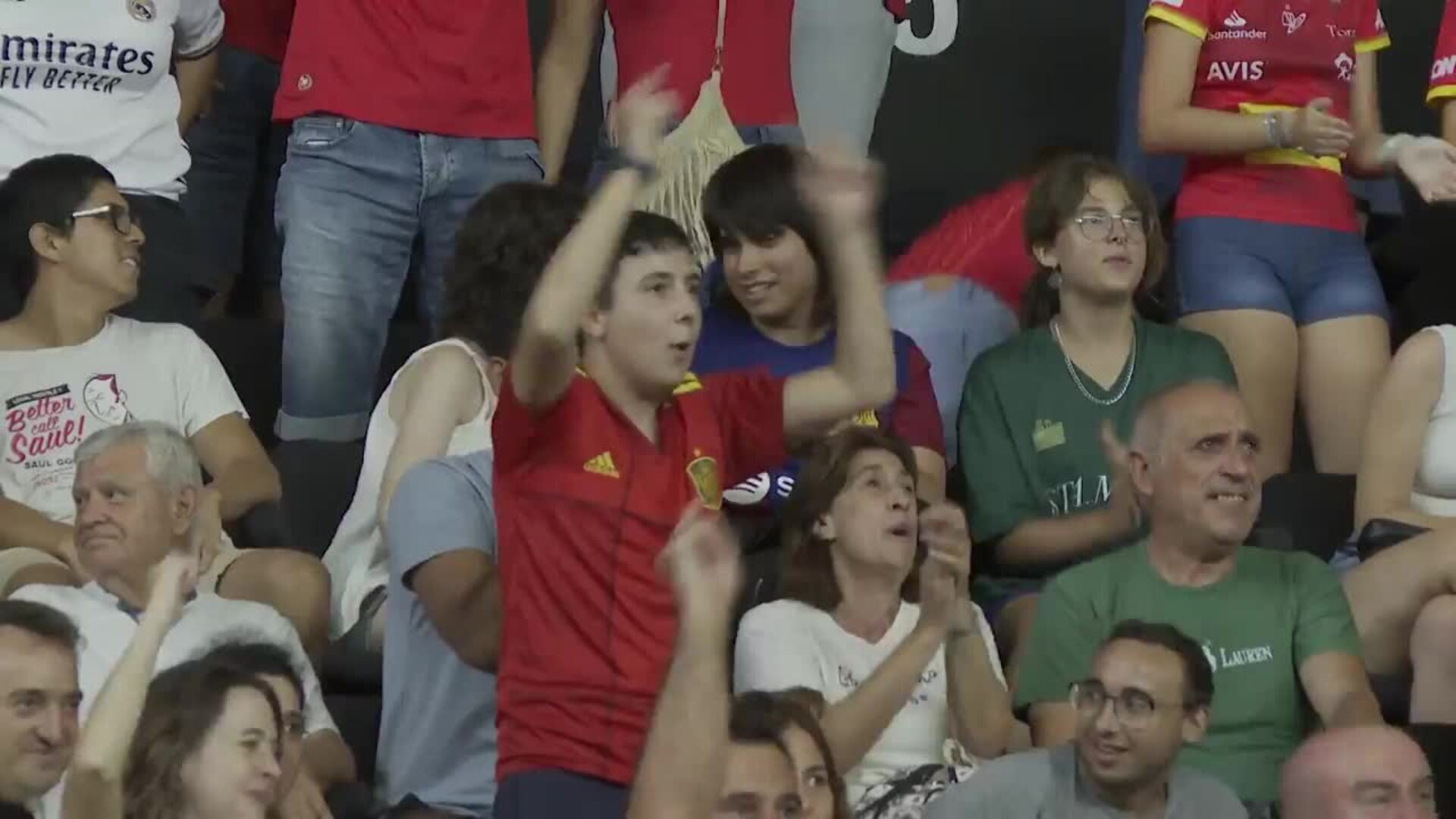 La afición española celebra el gol de Olga Carmona en la final del ...