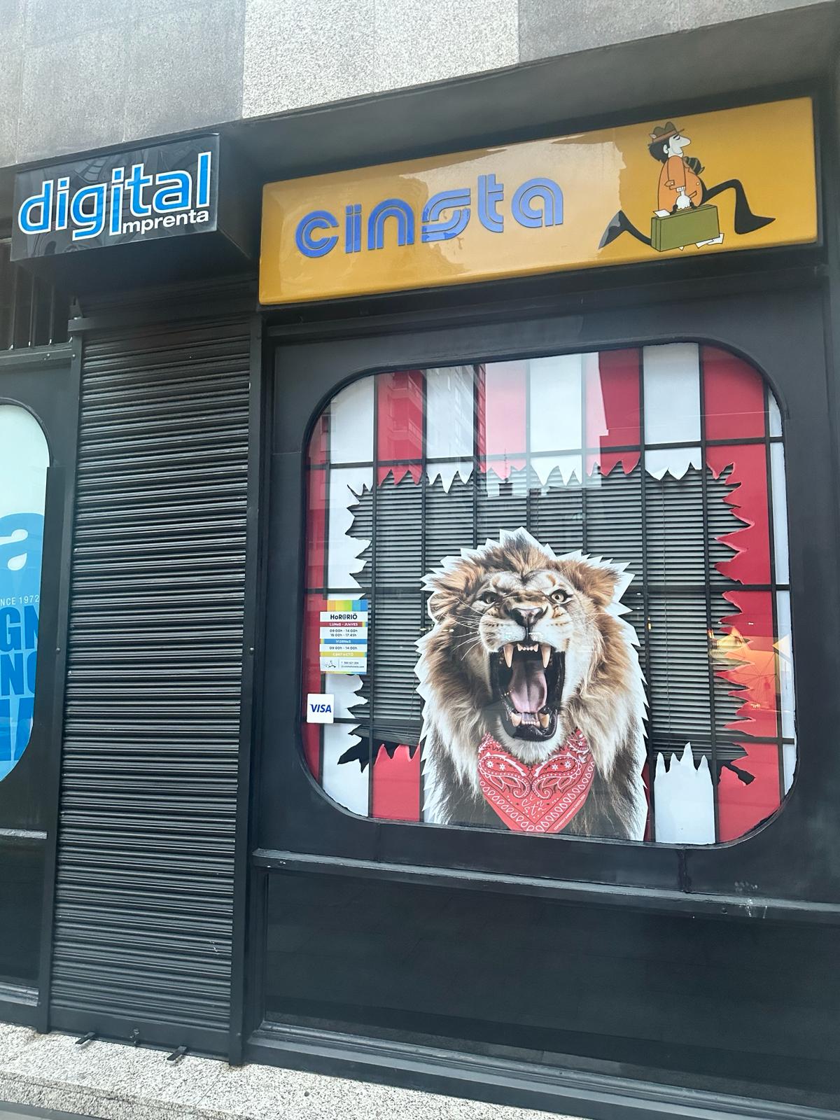 La gabarra, leones, abanicos... Los comercios de Bilbao se visten de ...