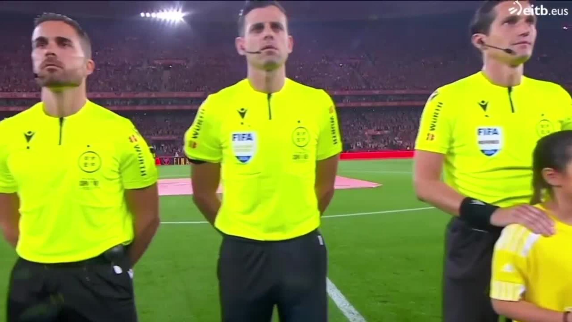 Más cánticos que pitos al himno de España en La Cartuja | El Correo