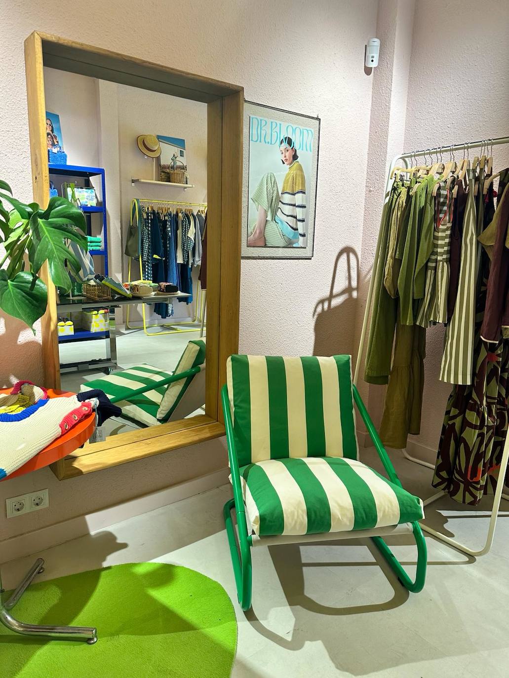 La tienda de ropa colorida y alegre que ha abierto en la Gran Vía de ...