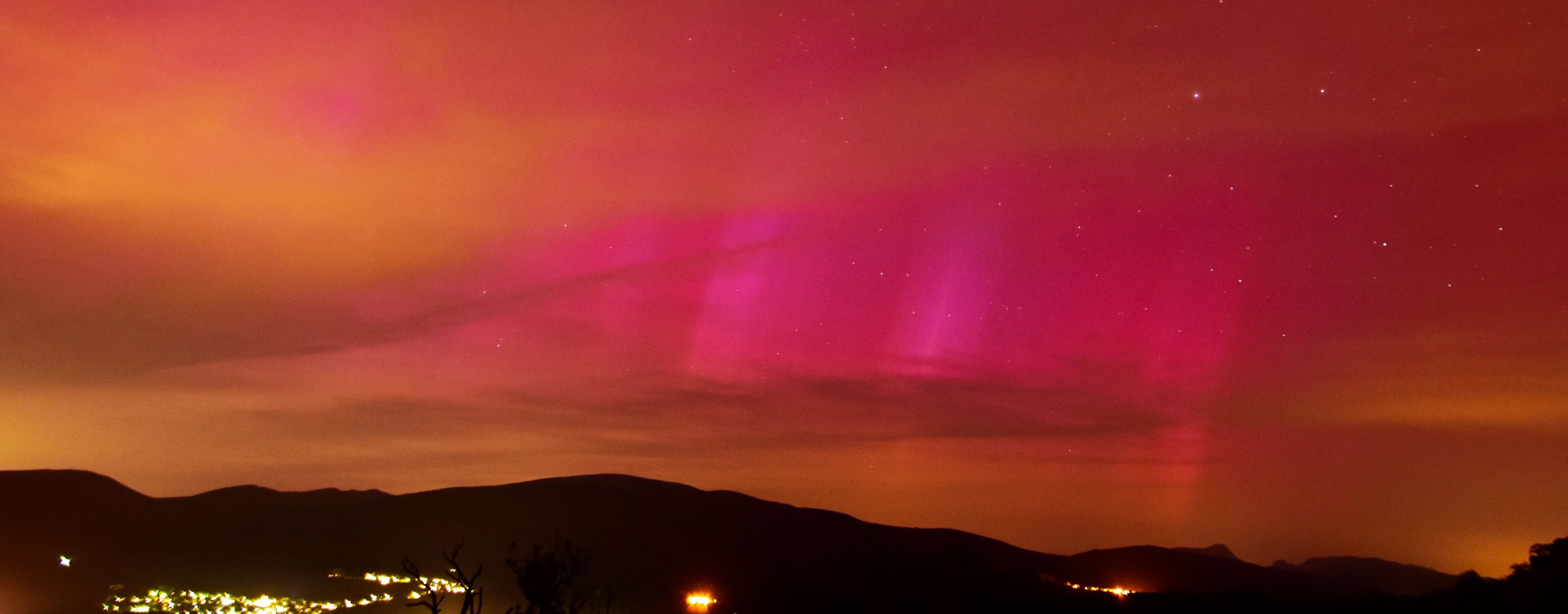 La aurora boreal tiñe los cielos de Álava y Euskadi | El Correo