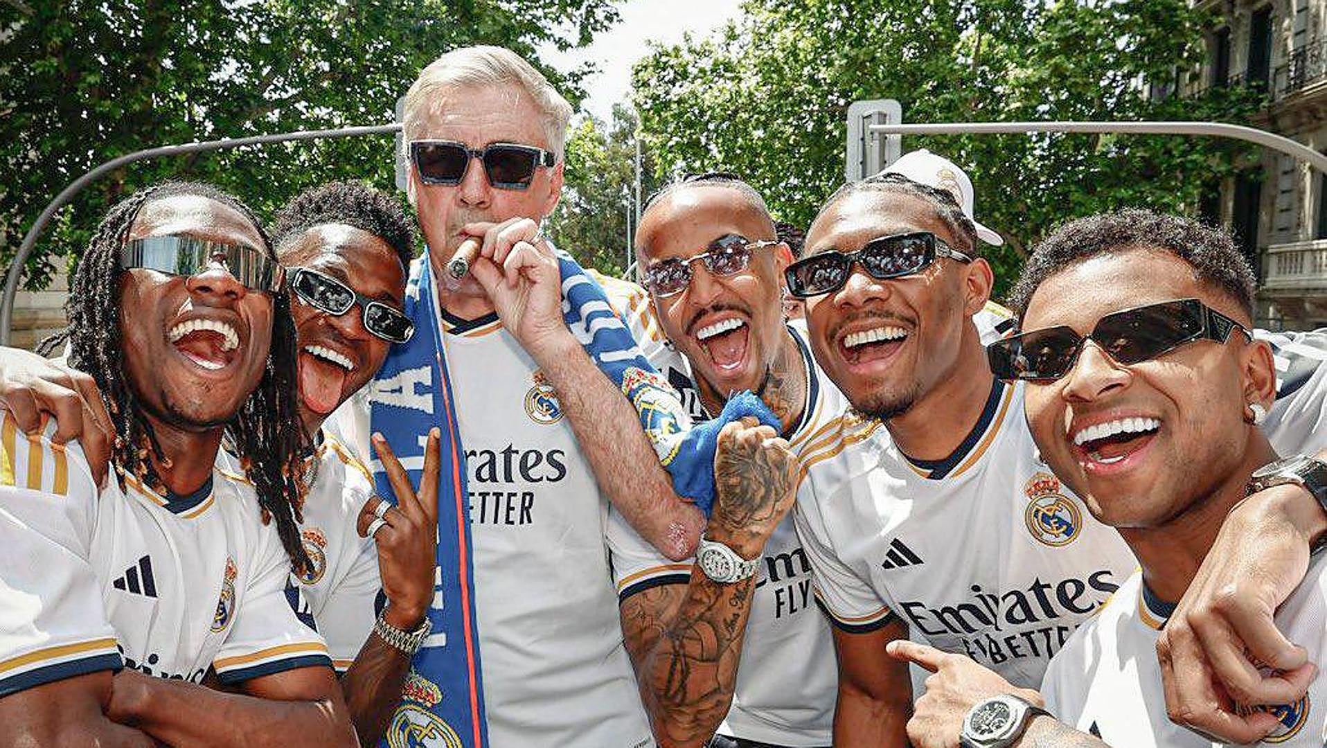 El show de Ancelotti en la celebración de la Liga: se fuma un puro ...