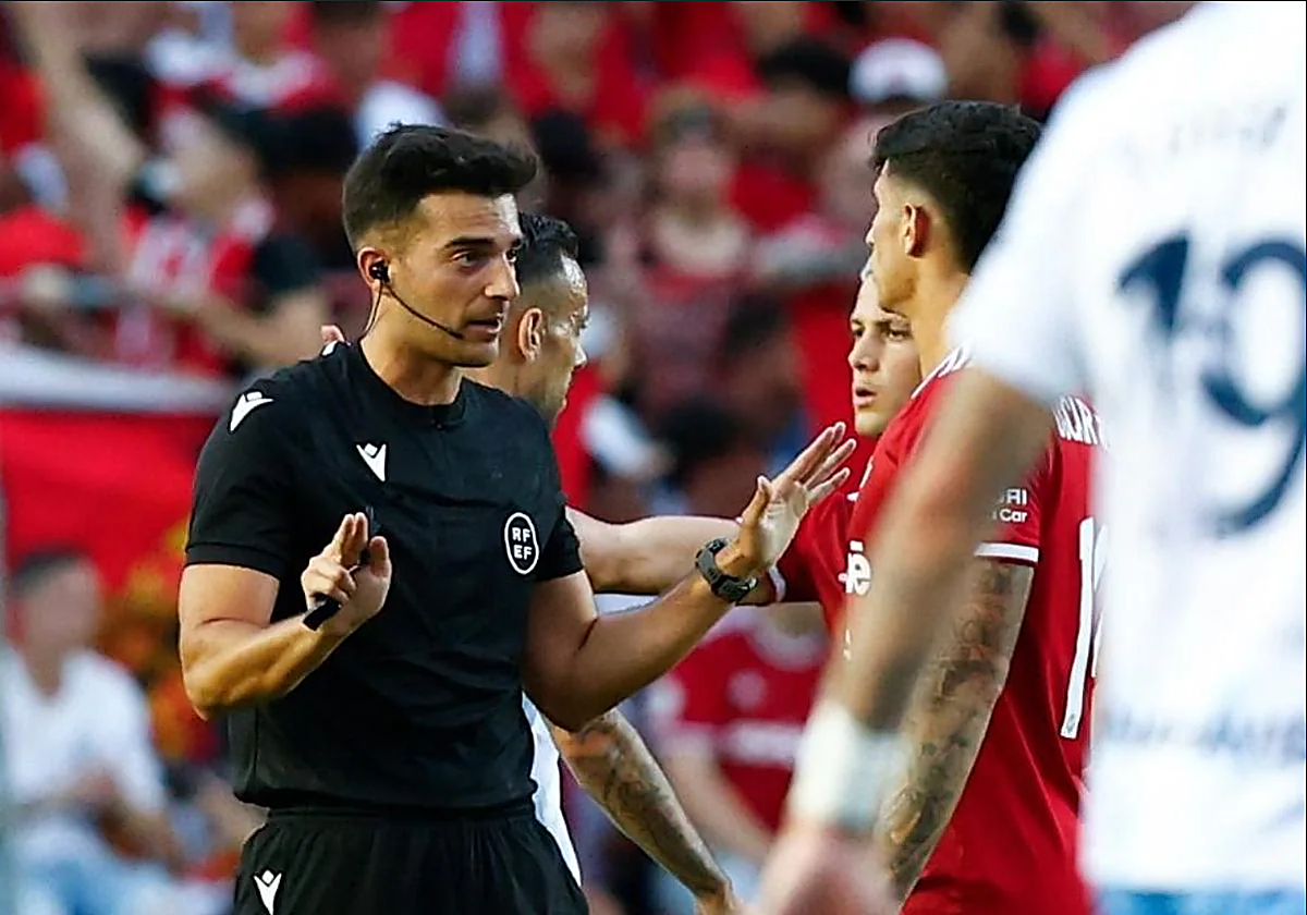 El infierno del árbitro bilbaíno que pitó el Gimnástic-Málaga: «Vais a ...