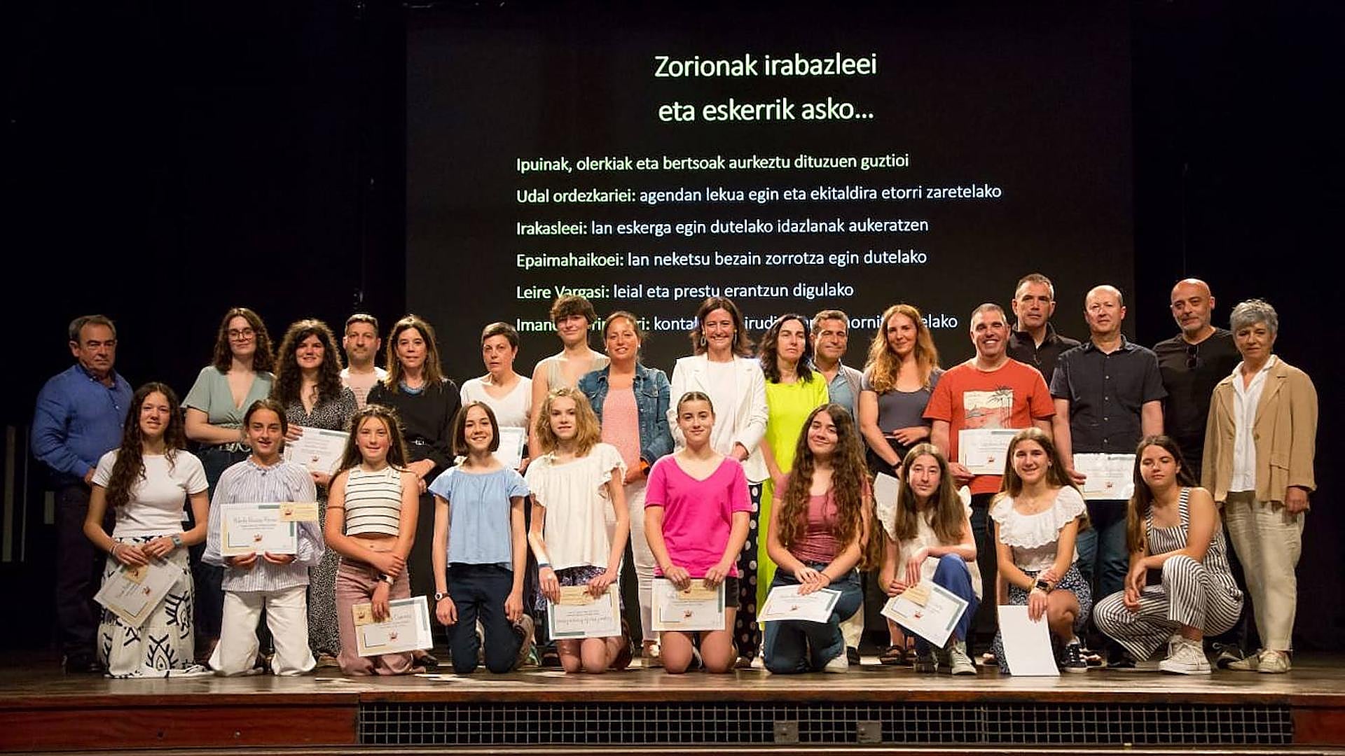 240 jóvenes participan en el certamen literario Julene Azpeitia de ...