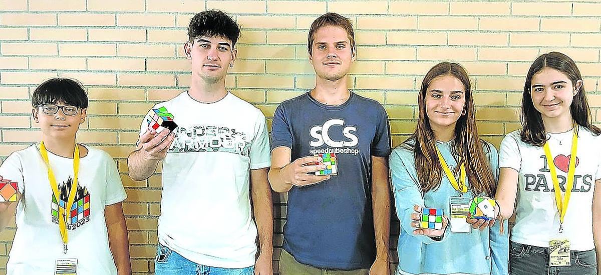 Los ases del cubo de Rubik se dan cita en Portugalete | El Correo