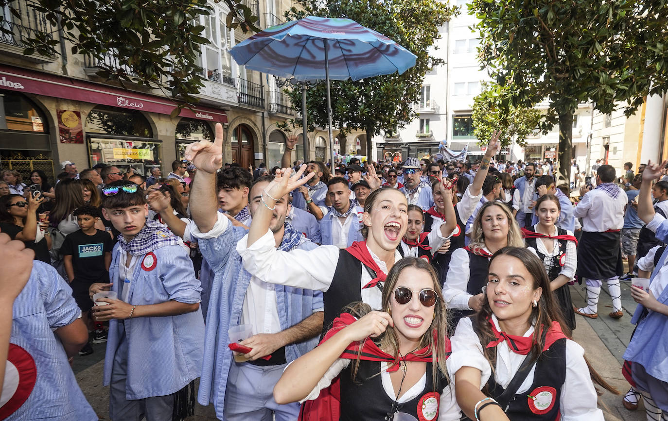 El primer paseíllo de fiestas de Vitoria, en imágenes | El Correo