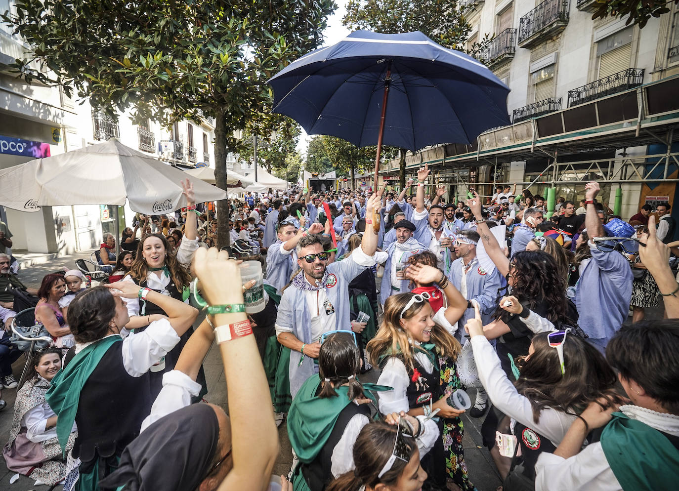 El primer paseíllo de fiestas de Vitoria, en imágenes | El Correo
