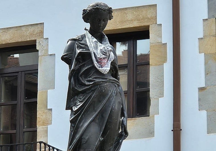 Rompen el brazo de la 'Taraska', la emblemática estatua de Bermeo | El ...