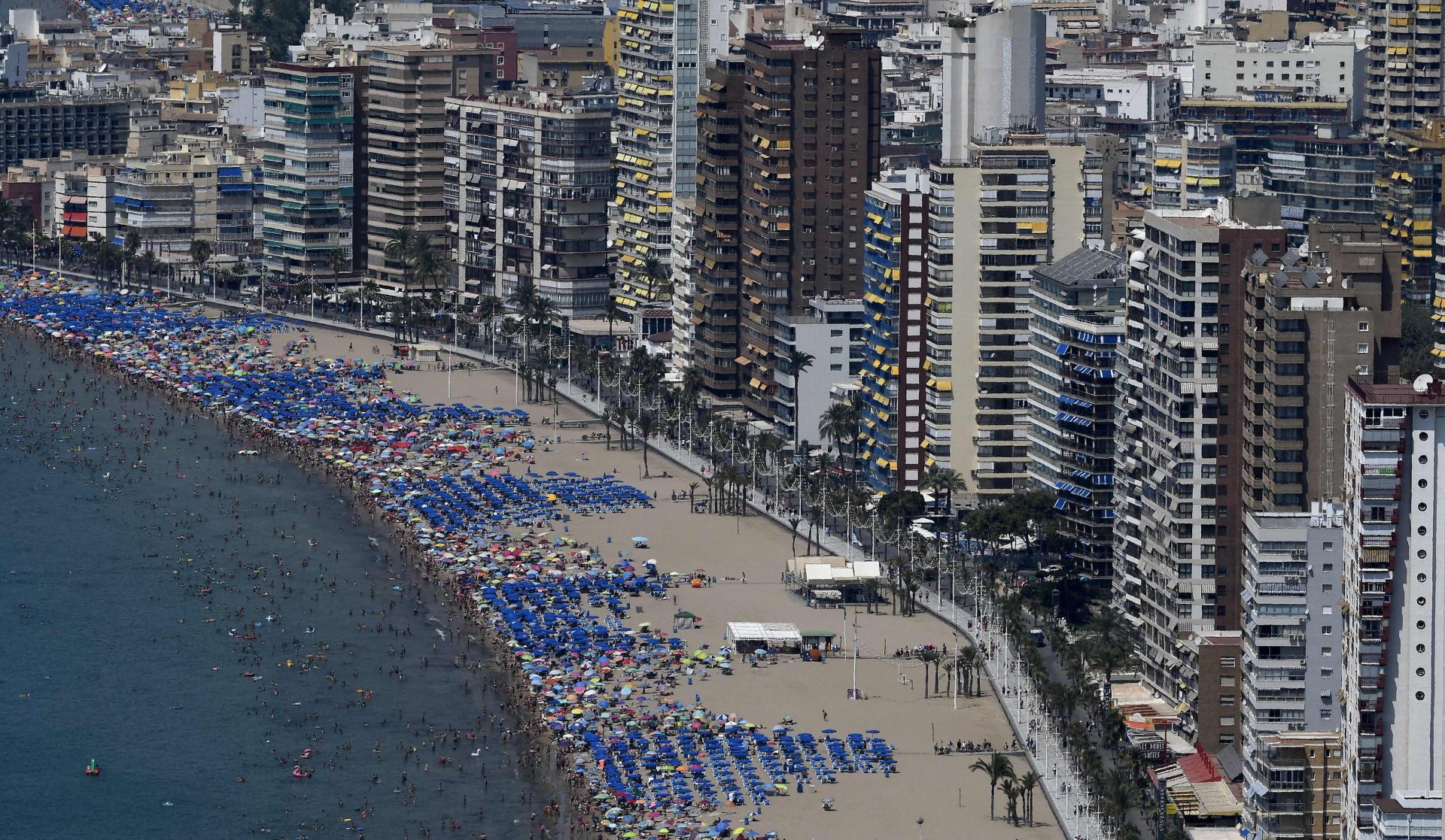 Un grupo de jubilados paga 14.000 euros para volver desde Benidorm | El ...