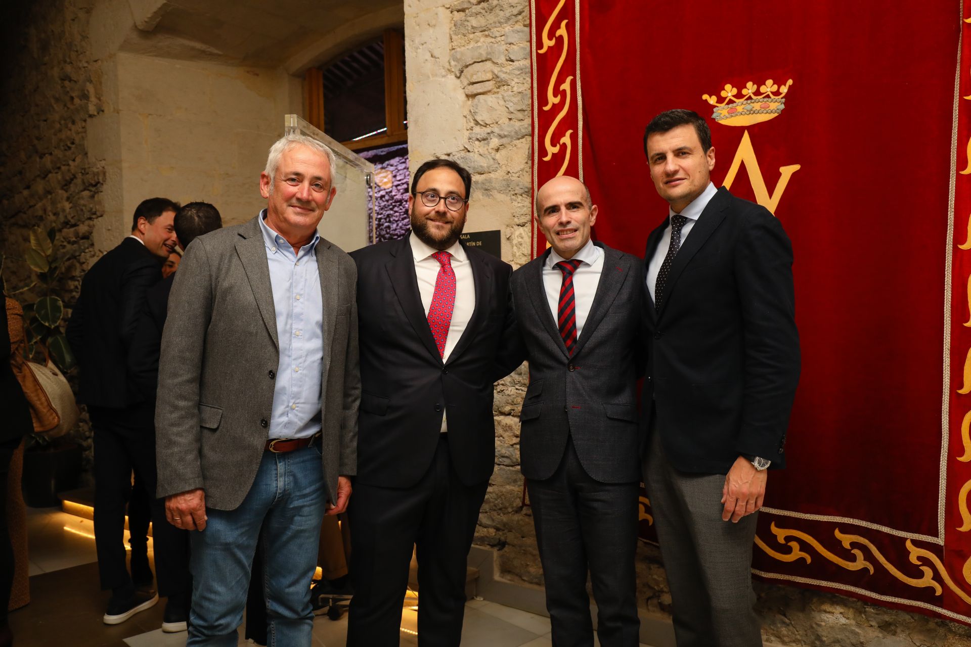 Nuevos valores y postales añejas | El Correo