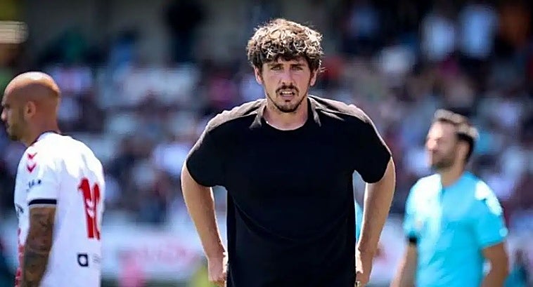 Quién es Javi Poves, el entrenador de Segunda RFEF más polémico del ...