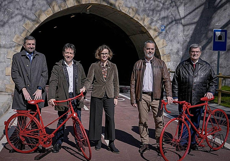 El bidegorri entre Basauri y Bilbao que recupera el trazado del tranvía ...