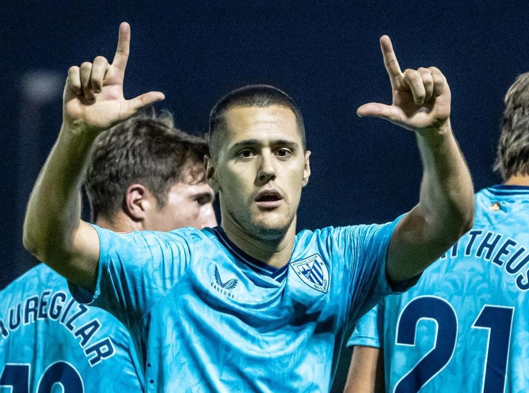 Izeta tendrá ficha del primer equipo y amplía su contrato hasta 2027 ...