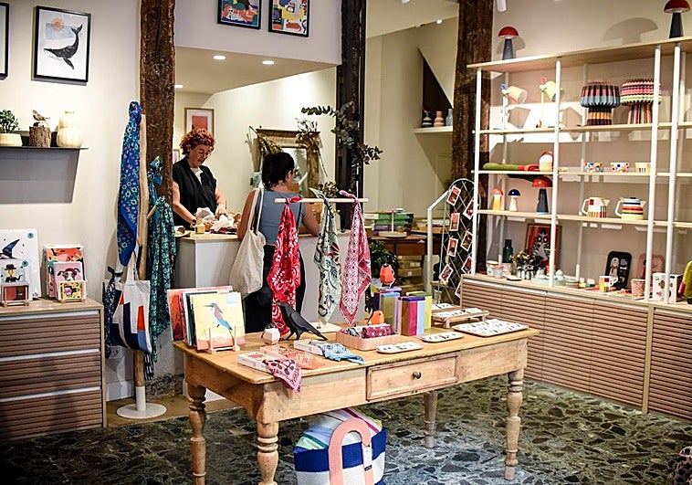 Dos hermanos llenan de color y alegría el Casco Viejo con su nueva ...