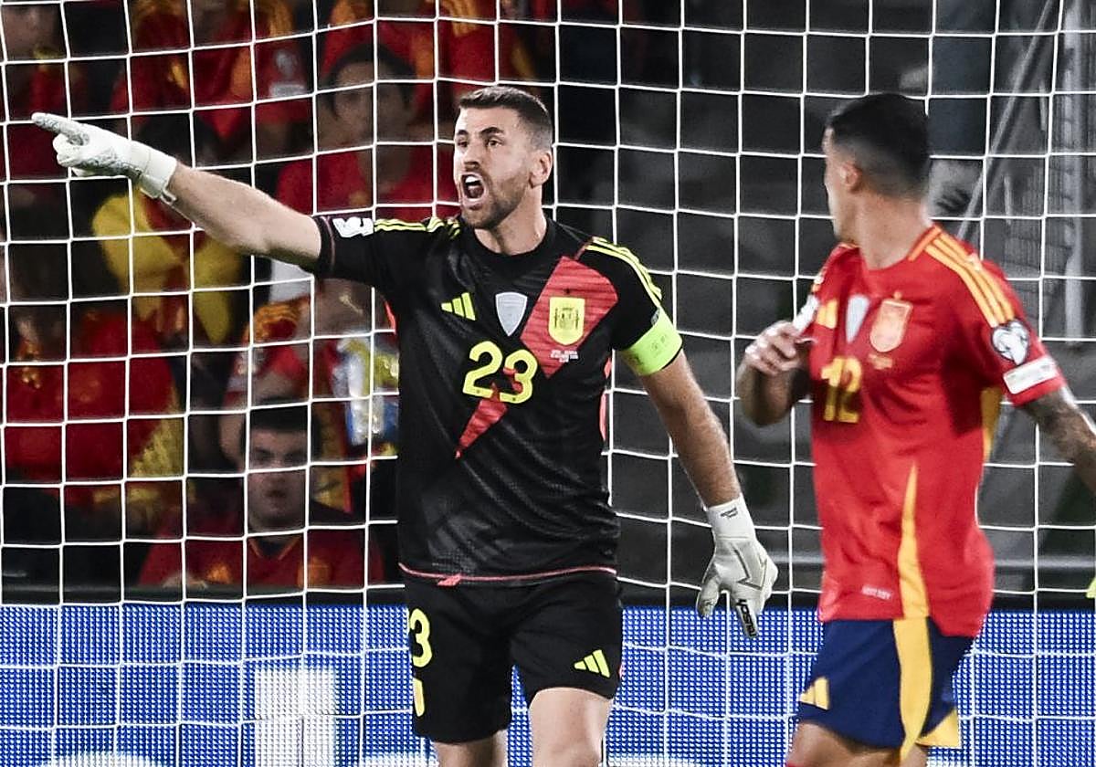 Los dos récords que Unai Simón puede conseguir hoy con La Roja | El Correo