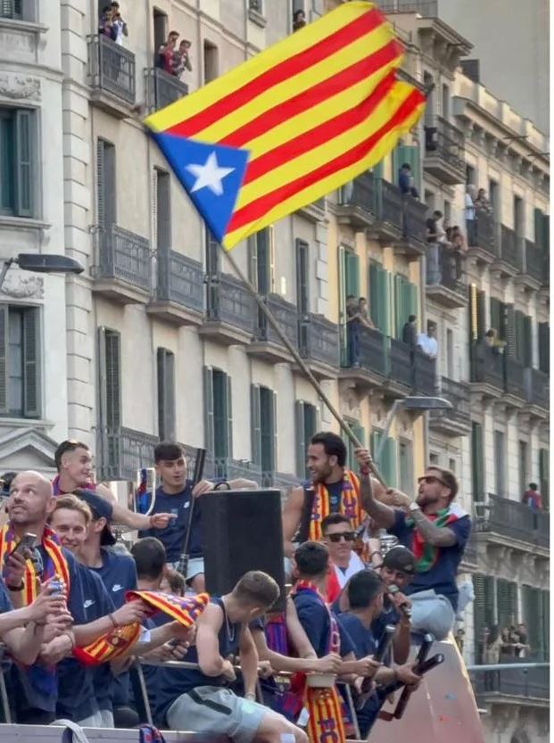 Iñigo Martínez, tras ser criticado por posar con la estelada e ir con ...