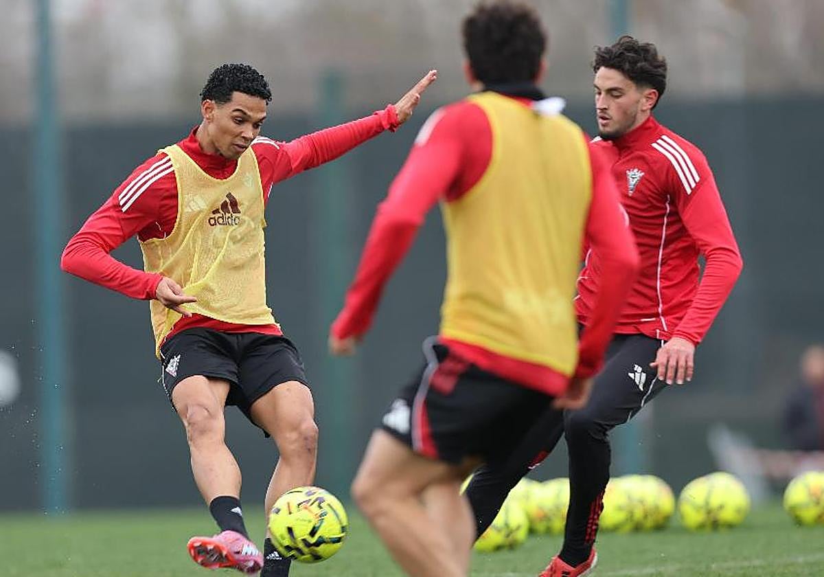 El Mirandés regresó sin caras nuevas y con veinte jugadores de campo ...