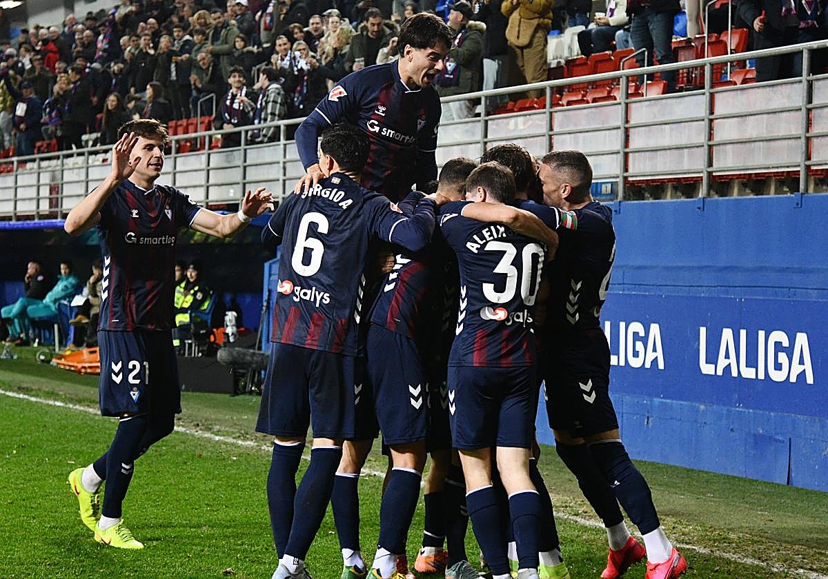 El Eibar espera al Mirandés al borde del descenso pero con Ipurua como ...